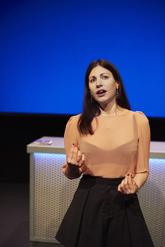 Tragikomisk helkväll med Nour El Refai och Moa Svan | Riksteatern