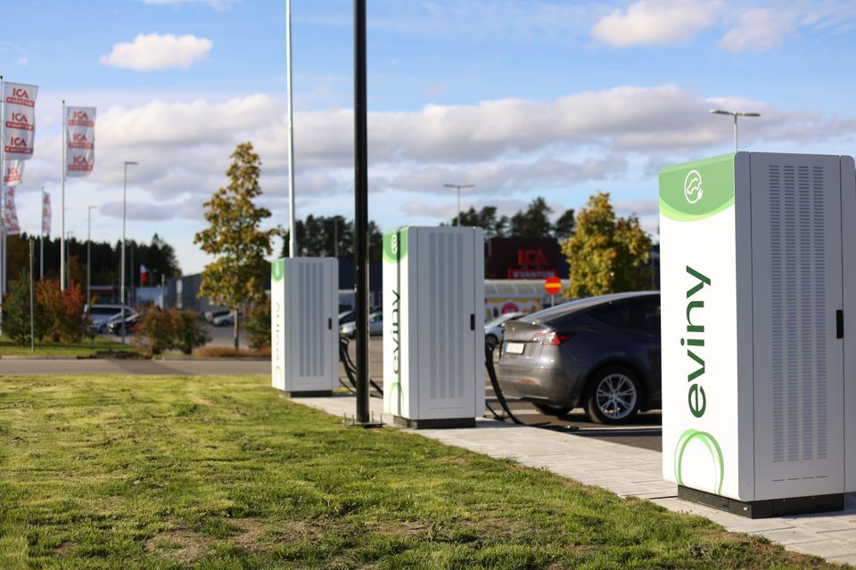 Ladda bilen med Bra Miljöval-märkt el | Bra Miljöval