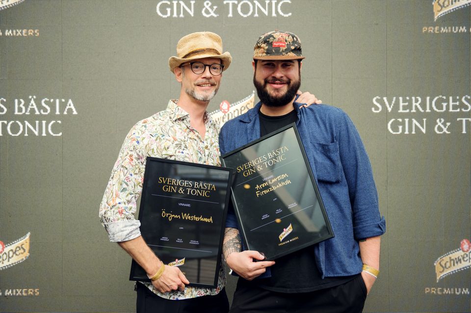 Bartendern Aron Larsson Firouzbakhsh och hemmamixaren Örjan Westerlund ...