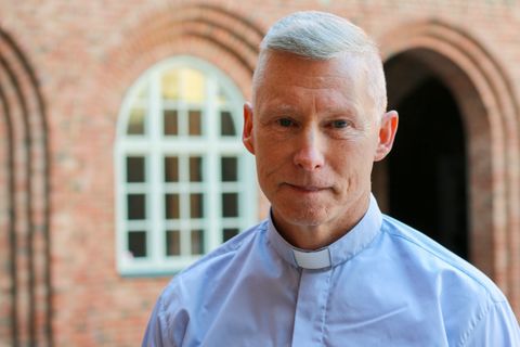 Biskop Johan tar emot Peter Stenberg som ny kontraktsprost i Villands ...