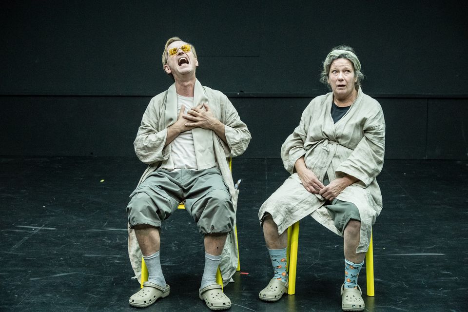 Nypremiär för succén Stolarna | Dramaten