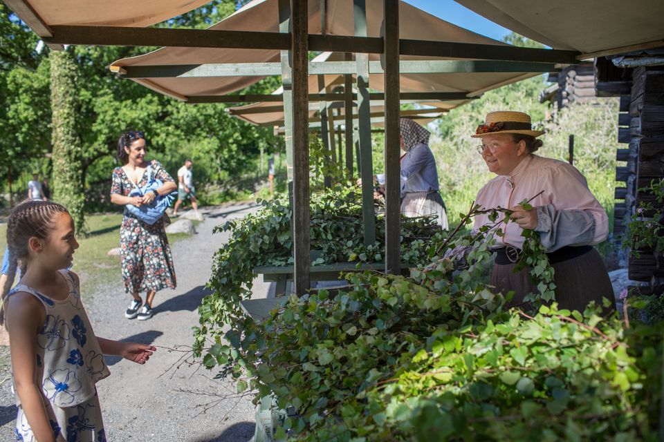 Musik, dans och familjeaktiviteter när midsommar firas på Skansen ...