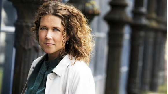 “Religion på gott och ont” – föreläsning med Anna Lindman i Domkyrkan ...