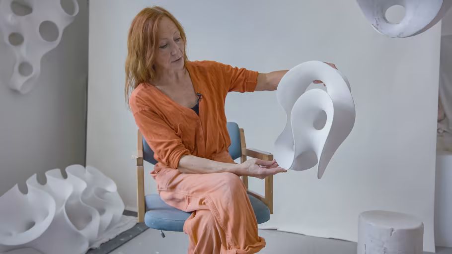 Malmökända konstnären Eva Hild skapar Right Livelihood-pris av nedsmälta vapen | IM