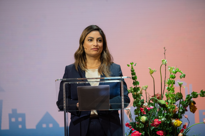 Nooshi Dadgostar omvald till partiledare för Vänsterpartiet ...