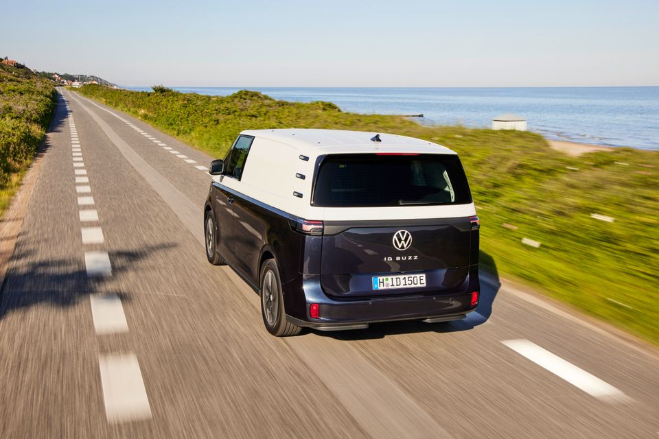 Elektrisk skåpbil med 340 hk – Nya ID. Buzz Cargo 4MOTION från ...