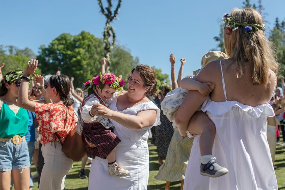 Fira midsommar på Skansen – tre dagar med musik, dans och midsommarmagi ...