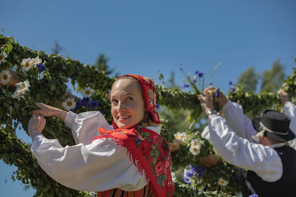 Fira midsommar på Skansen – tre dagar med musik, dans och midsommarmagi ...