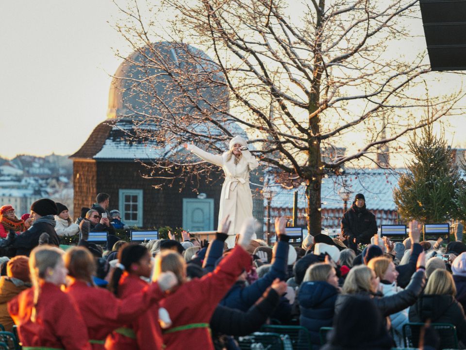 Jul – Allsång på Skansen tillbaka med Molly Sandén, ADAAM och KAJ ...