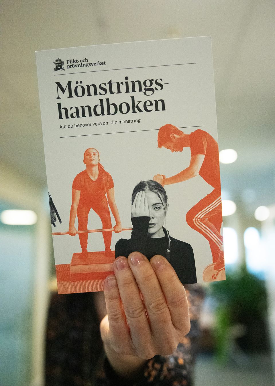 27 900 mönstringshandböcker dimper ner i brevlådor runtom i Sverige ...