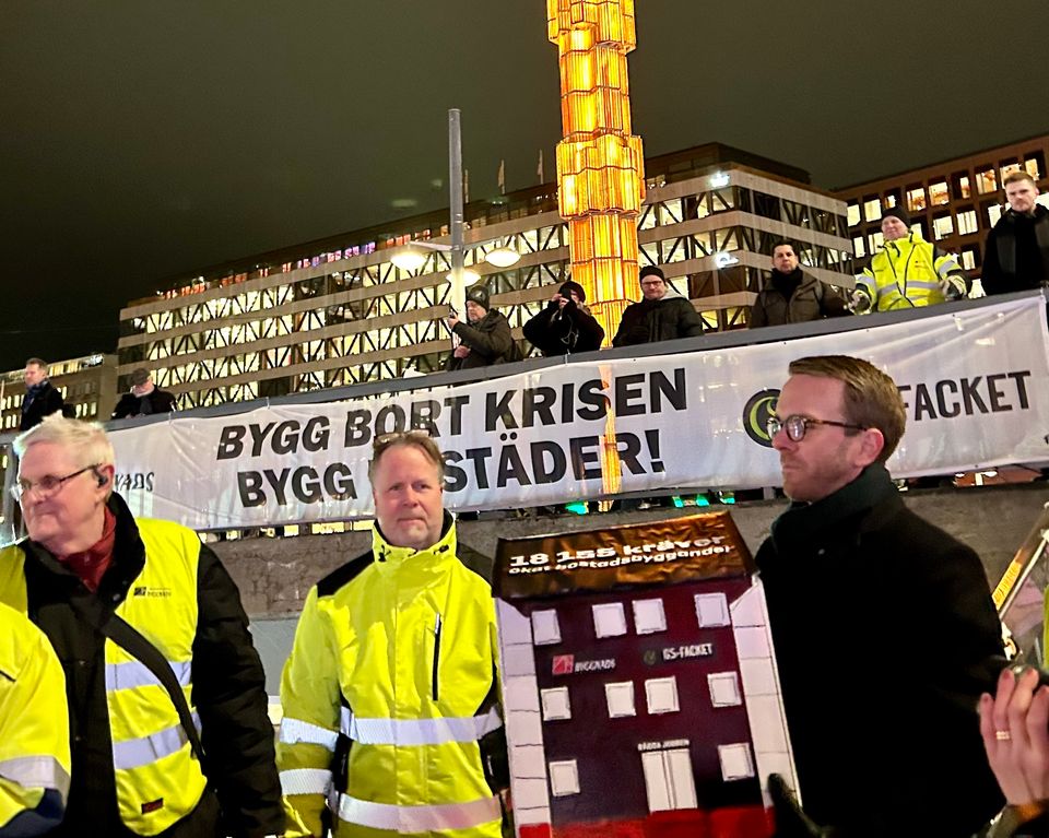 Hundratals trä- och byggarbetare överlämnade namninsamling till ...