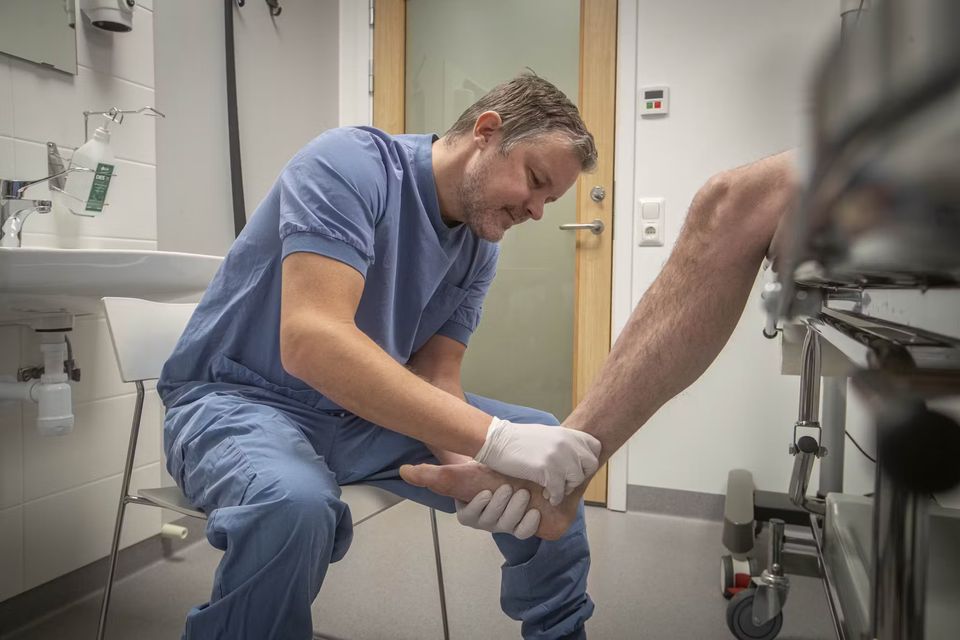 Hockeyläkaren som hjälper NHL-stjärnor – och vanliga Umeåbor | Aleris