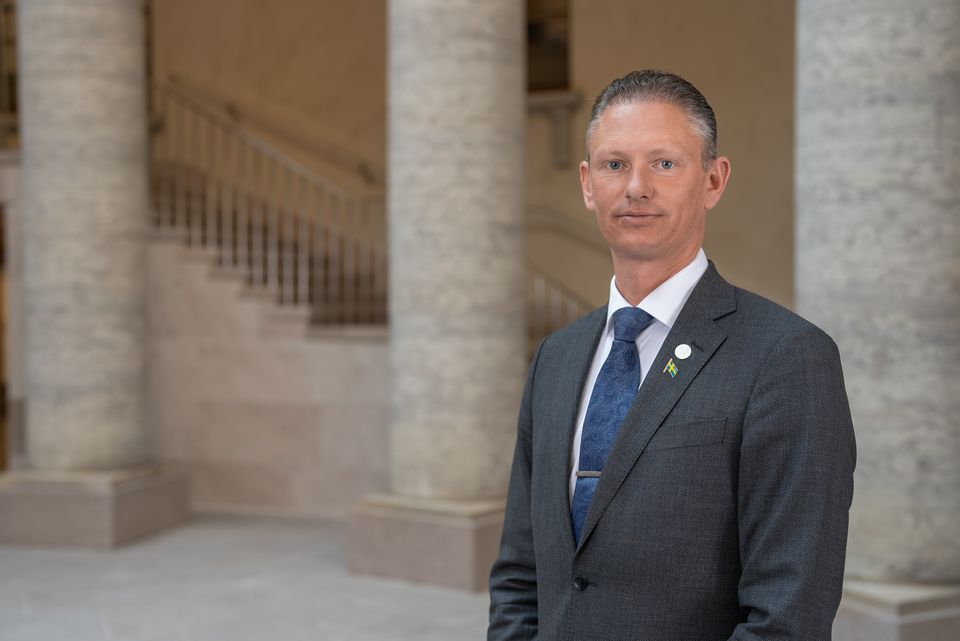 Matheus Enholm utses till vice ordförande i Försvarsutskottet i ...