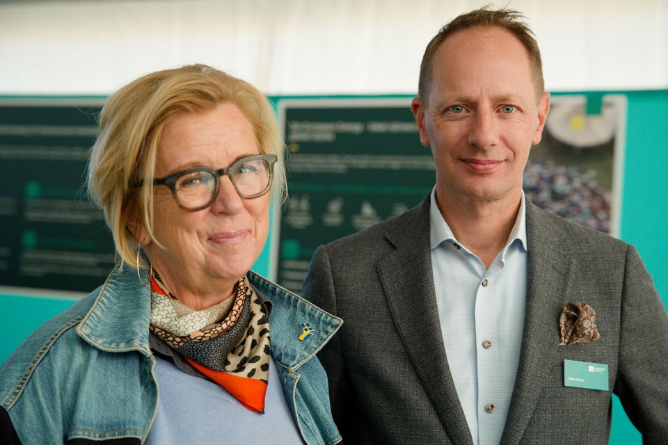 Sveriges första storskaliga hybridpark med sol- och vindkraft invigd ...