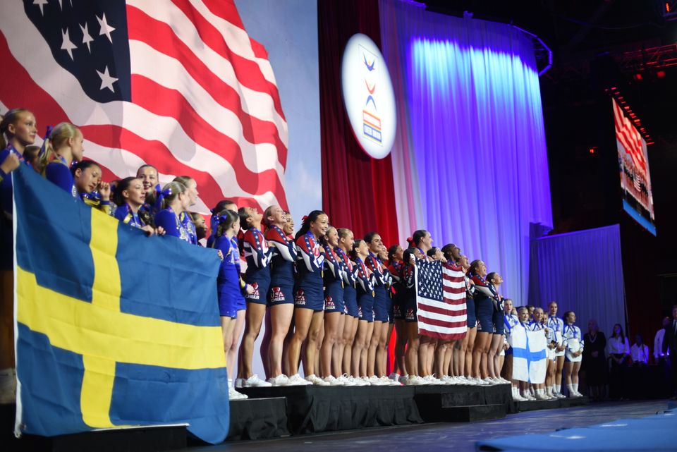 Damlandslaget i cheerleading är silvermedaljörer på VM | Svenska ...