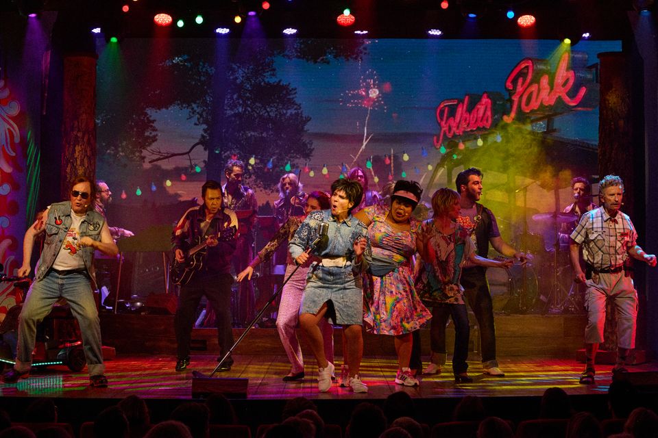 Henrik Dorsins Svenska revyn visas på 132 biografer i Sverige | Folkets ...