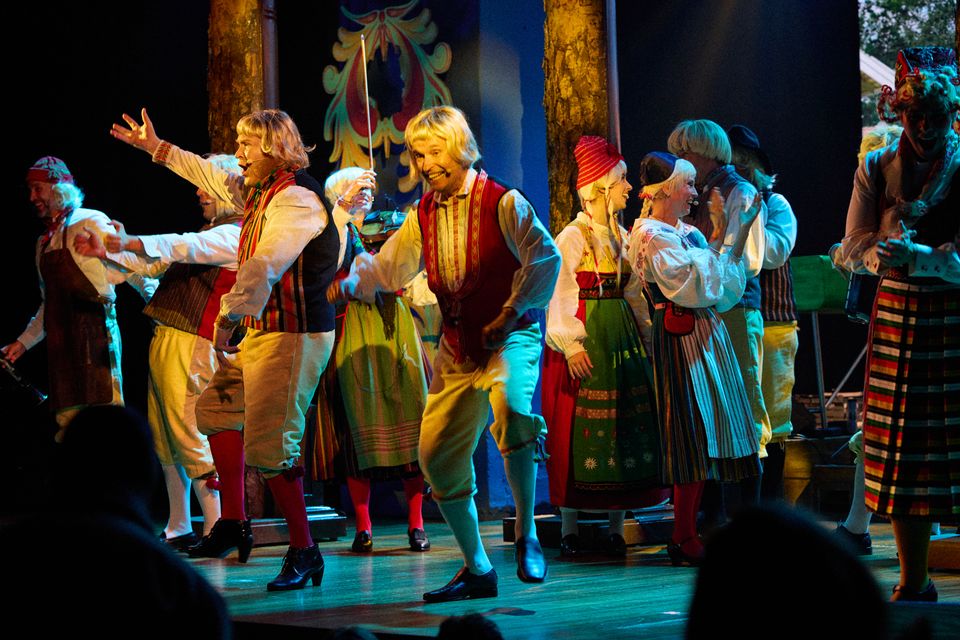 Henrik Dorsins Svenska revyn visas på 132 biografer i Sverige | Folkets ...