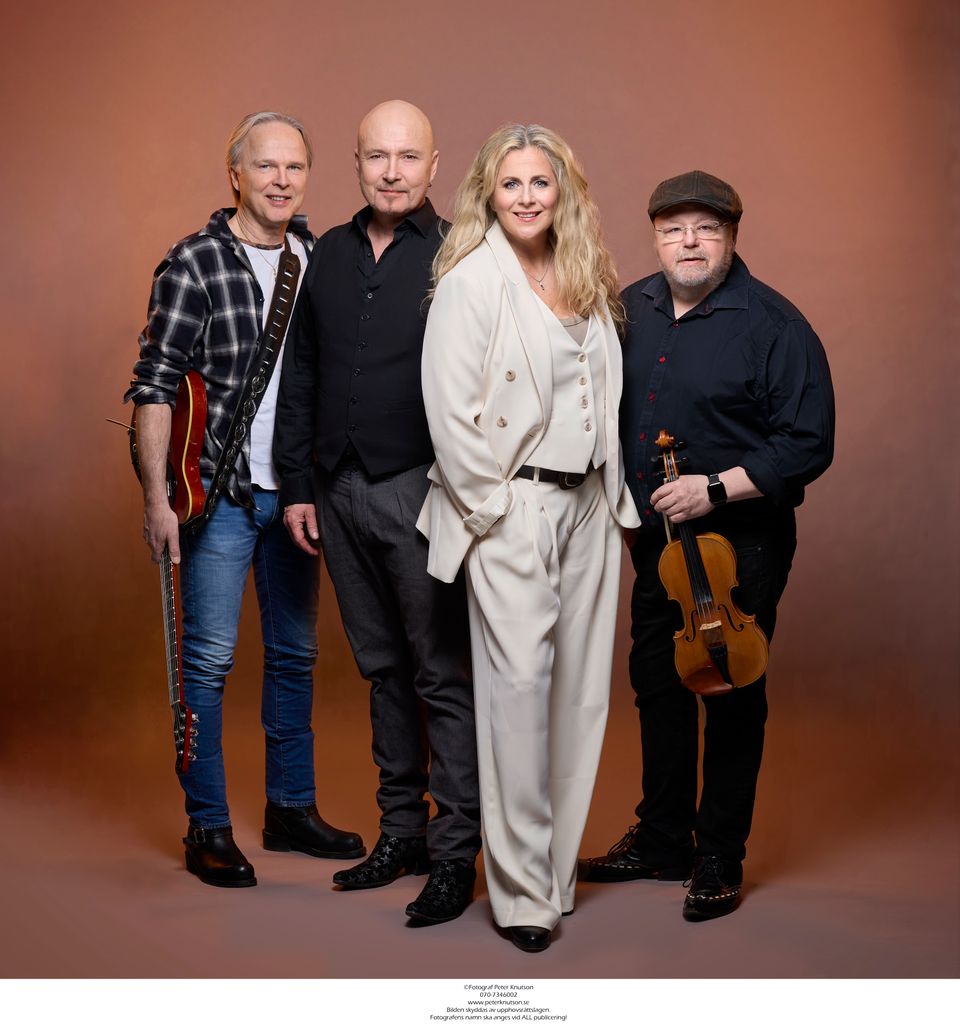 Sverigeturné för Kalle Moraeus, Gunilla Backman och Johan Boding med "Den Svenska Sångboken ...