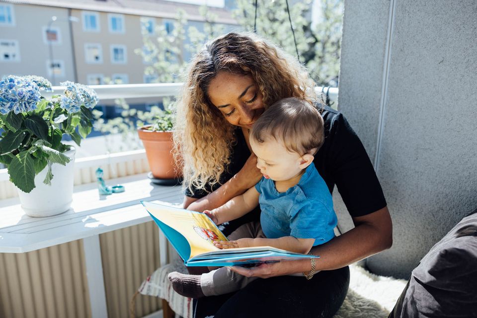 Mammor visar vägen - läser mer för sina barn än pappor | Adlibris