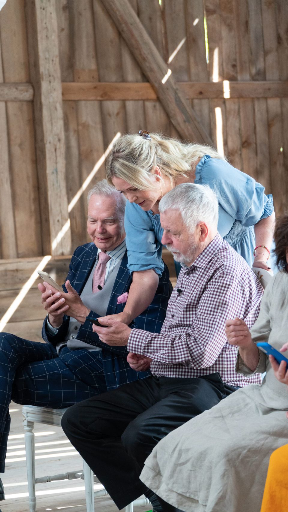 Ny säsong av Seniorsurfarna vill göra äldre bedrägeri-resistenta i vår | UR