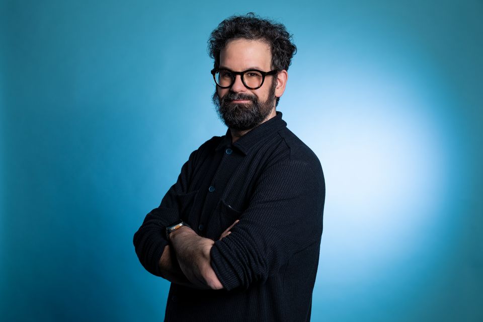 Skådespelarna Emma Molin och Eric Stern sadlar om till reportrar i ...