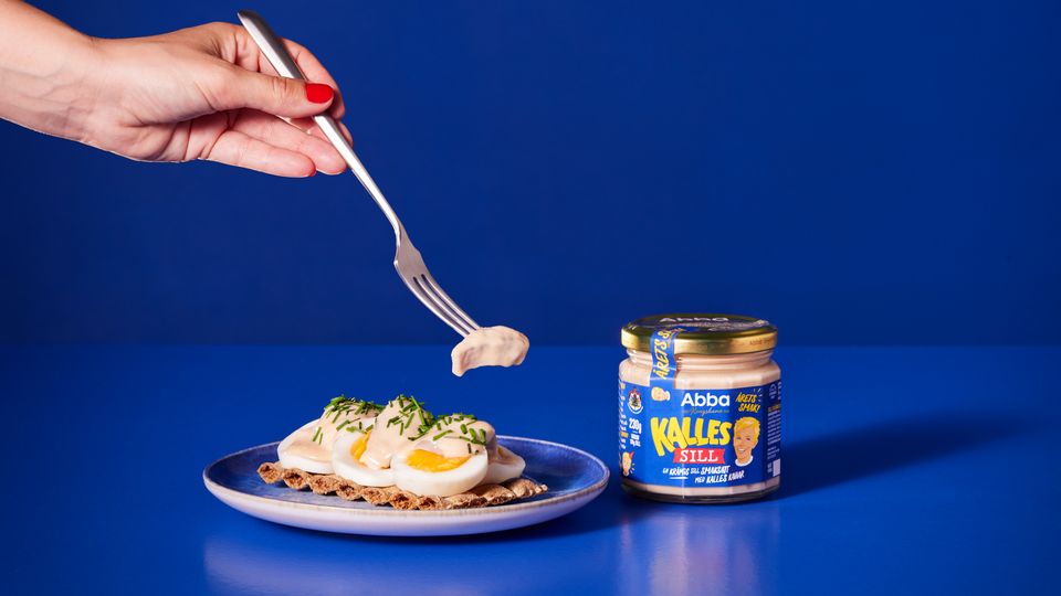 NYHET! Abba presenterar Årets smak 2024 – Kalles Sill | Abba